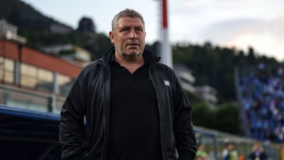 Osian Roberts rules out Wales move and commits to Como role - BBC Sport