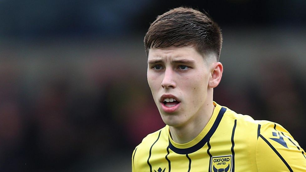 Stephan Negru: Salford City sign Oxford United defender on loan - BBC Sport