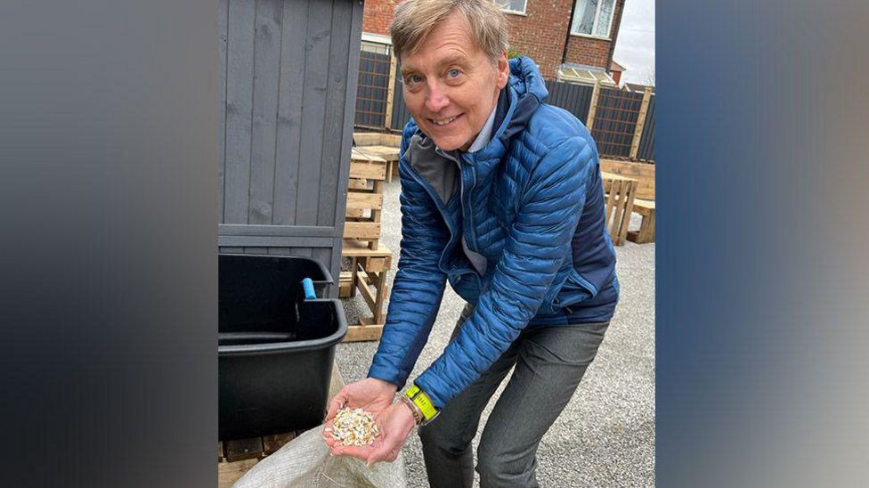 Concrete made with Fleetwood shells could prevent floods - BBC News