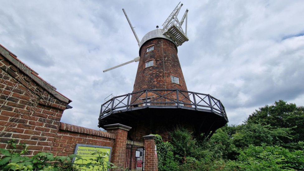 Key step in plan to repair Nottingham windmill - BBC News