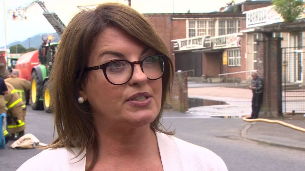 Newry: Firefighters tackle large fire at industrial estate - BBC News