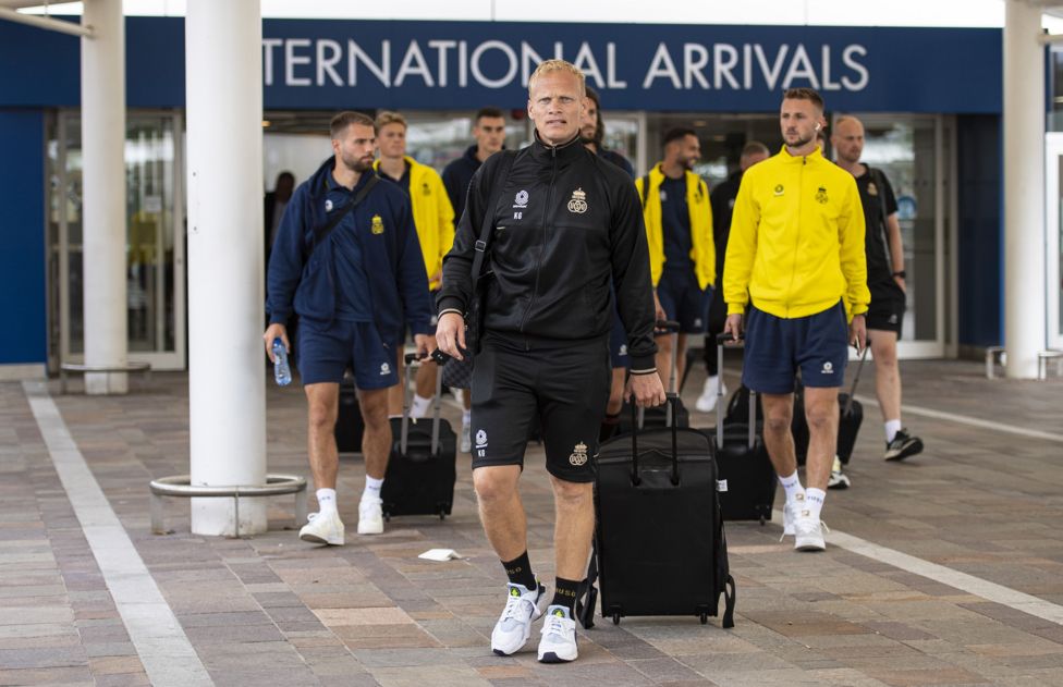 Les Unionistes arrive to face Rangers - BBC Sport