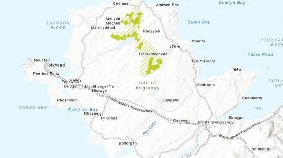 Anglesey: Solar farm plans described as frightening - BBC News