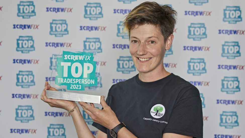 Kent: Calls for more women to join the construction industry - BBC News