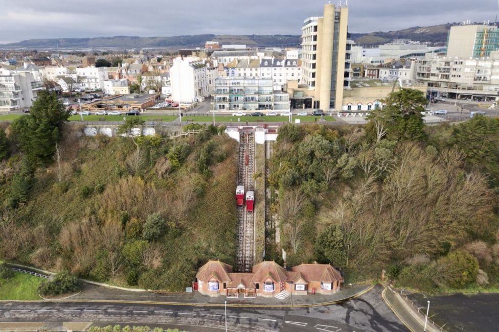 Folkestone: Leas Lift closer to reopening as revamp approved - BBC News