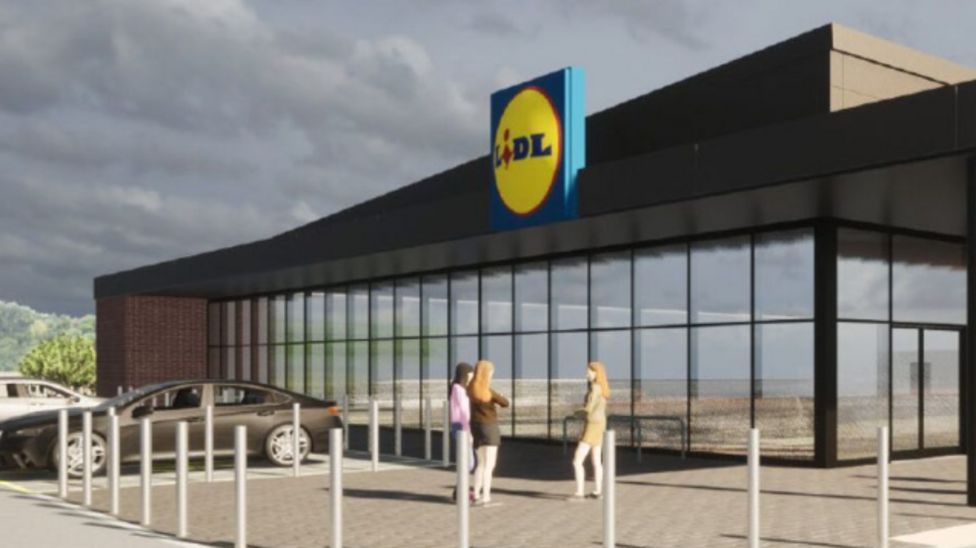 Lidl revives plan for store on Ledbury paddock site - BBC News