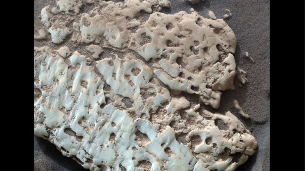 Curiosity: Nasa rover finds rare crystals on Mars - BBC Newsround