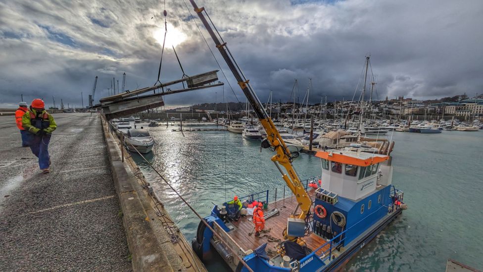 Parking suspended for Guernsey QEII Marina upgrade - BBC News