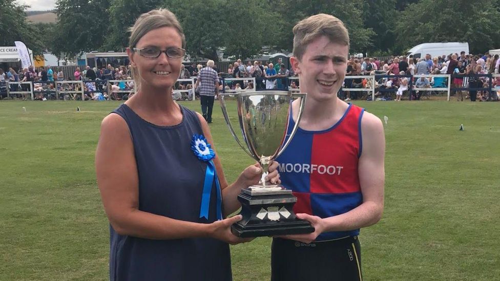 Award helps keep young Innerleithen runner's memory alive - BBC News