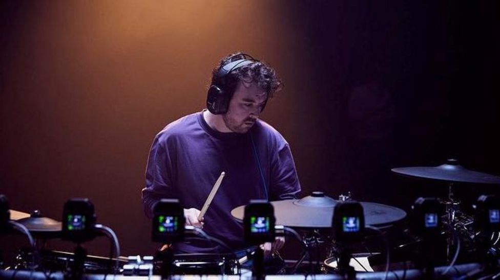 'Tourette's can really impact you on stage', says drummer - BBC News
