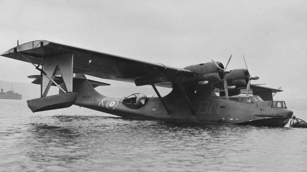 Aberdeen flypast honour for RAF Victoria Cross hero aged 104 - BBC News