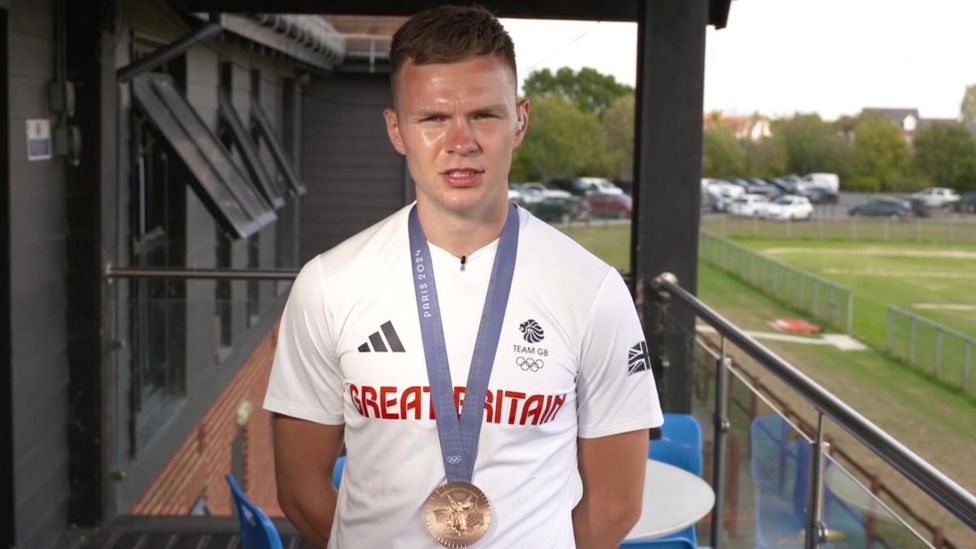 Lewis Richardson: Olympic medallist plans pro poxing switch - BBC Sport