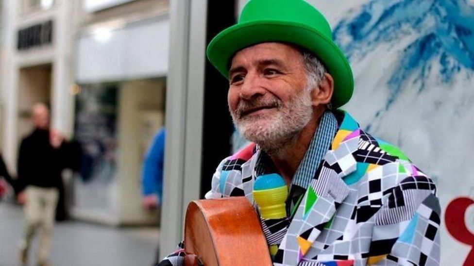 Liverpool: Plaque put up to honour 'character' city centre busker - BBC ...