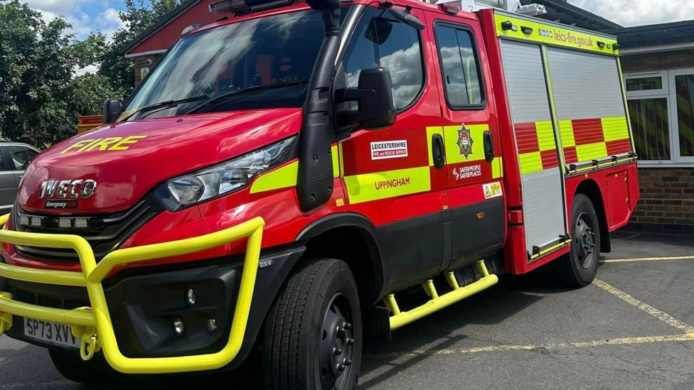 Leicestershire: New fire vehicle to improve rural area response - BBC News