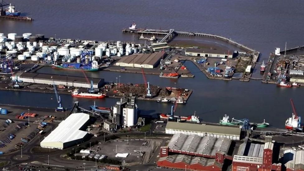 Milford Haven and Immingham top list of 'most polluted' ports - BBC News