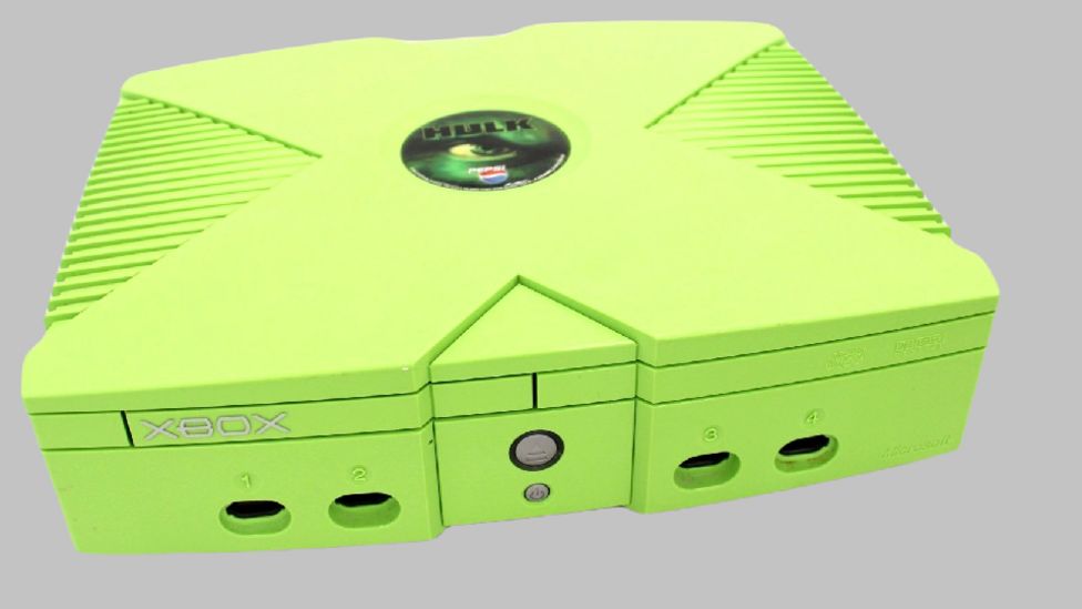 Rare Hulk Xbox found in Oxford charity shop 'worth thousands' - BBC News