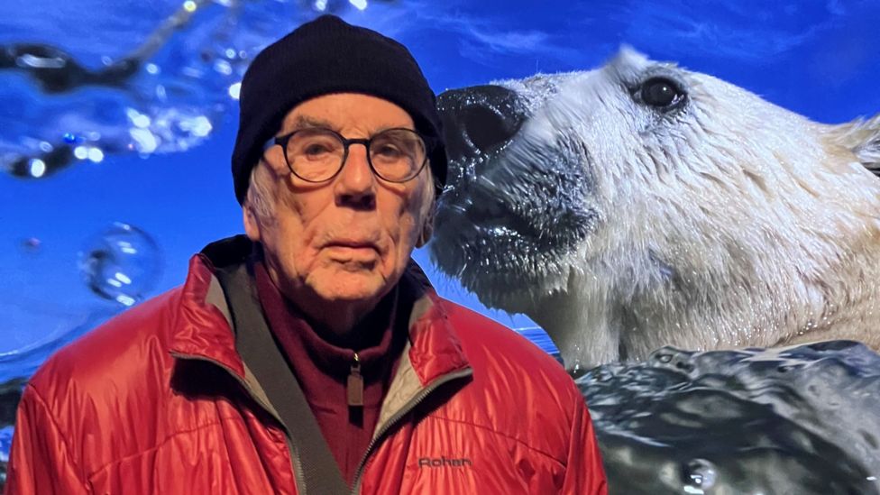 Photographer David Hurn on cracking Instagram in his 80s - BBC News