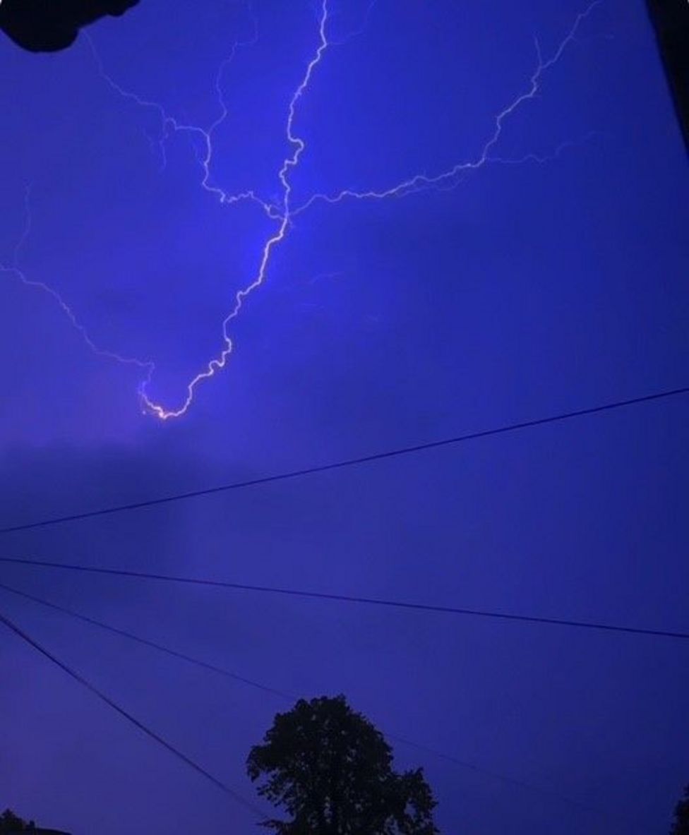 Dramatic lightning strikes captured over south's skies - BBC News