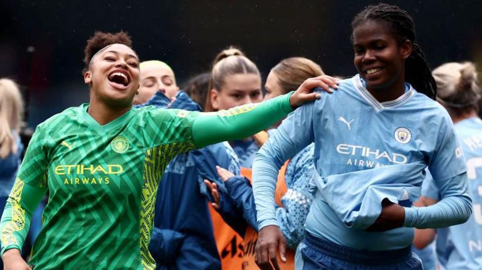 Khiara Keating: Manchester City keeper wins WSL golden glove - BBC Sport