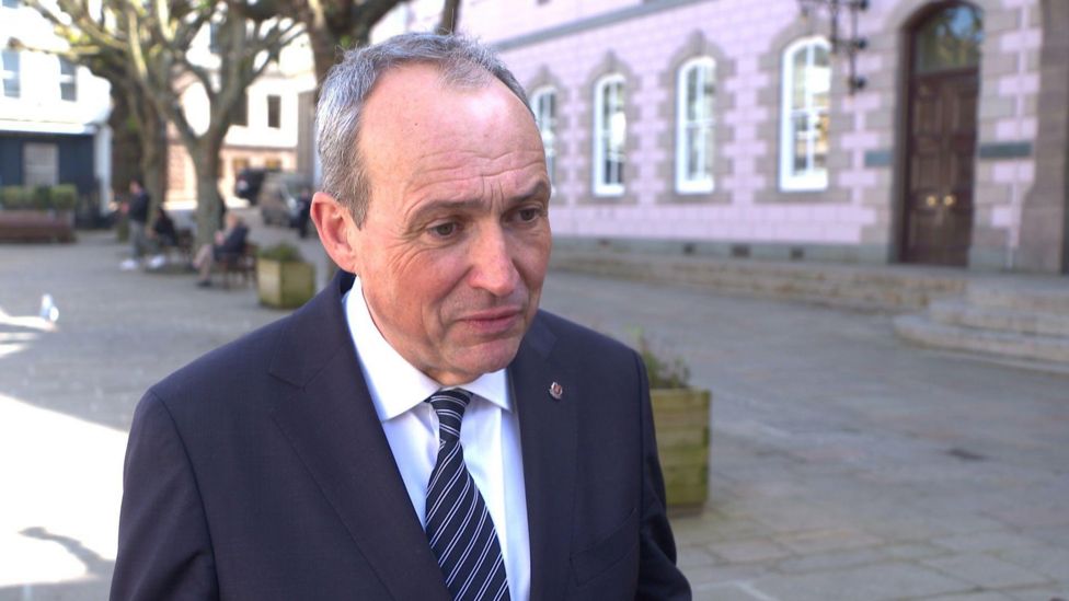 Jersey chief minister announces pledges to help working families - BBC News