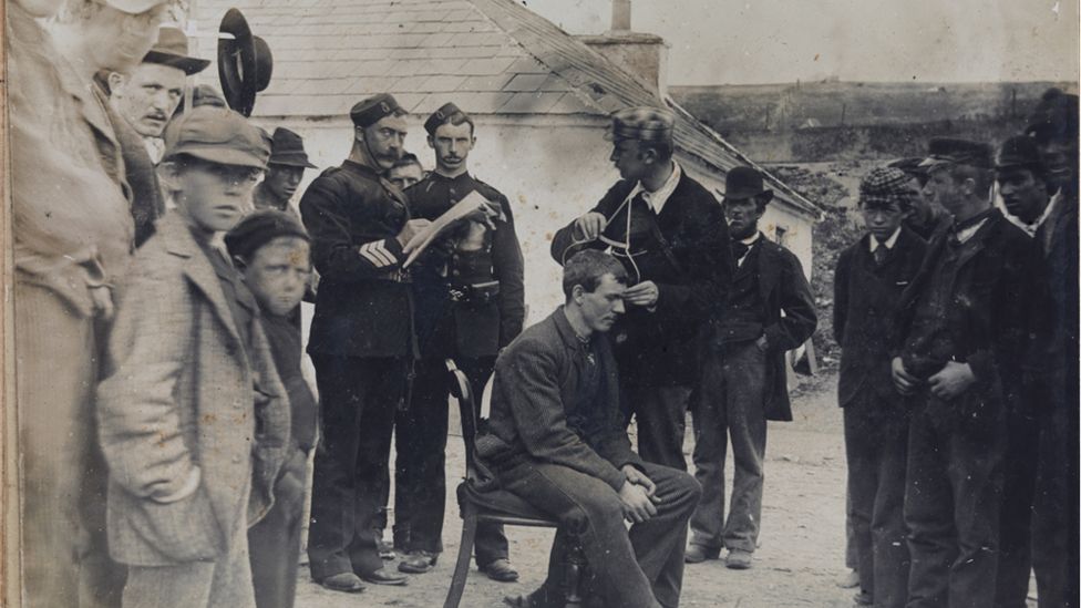 Inishbofin islanders' relief as stolen bones return - BBC News