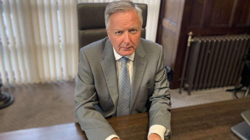 South Tyneside Council sorry for ex-leader's credit card use - BBC News