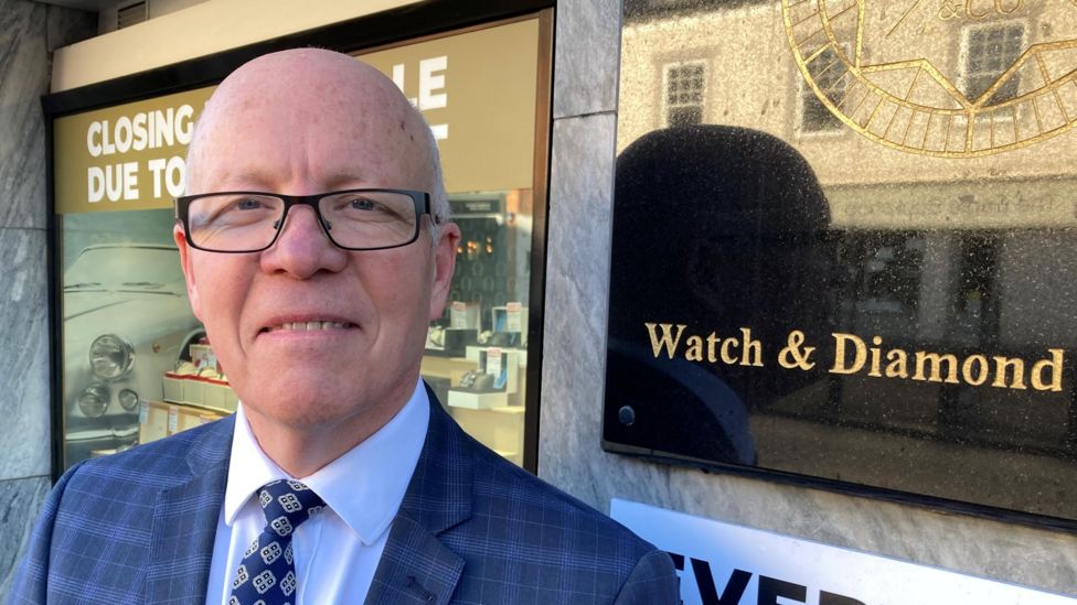 Chiddingstone shop once owned by Anne Boleyn's father up for sale - BBC ...