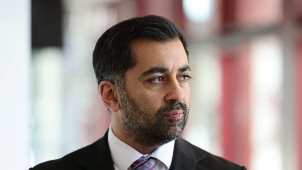 Humza Yousaf a' fàgail a dhreuchd - Naidheachdan a' BhBC