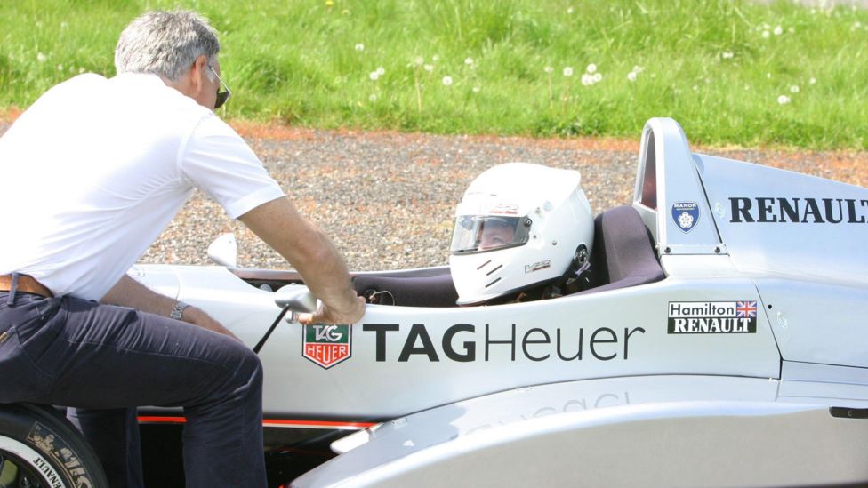 Lewis Hamilton's Formula car from 2003 restored by enthusiasts - BBC News