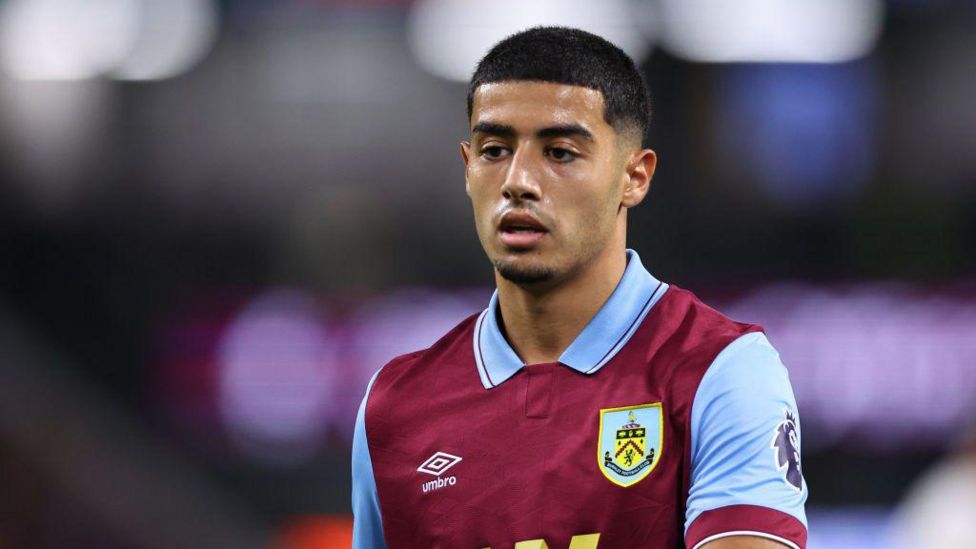 Burnley: Anass Zaroury off to Hull City - BBC Sport