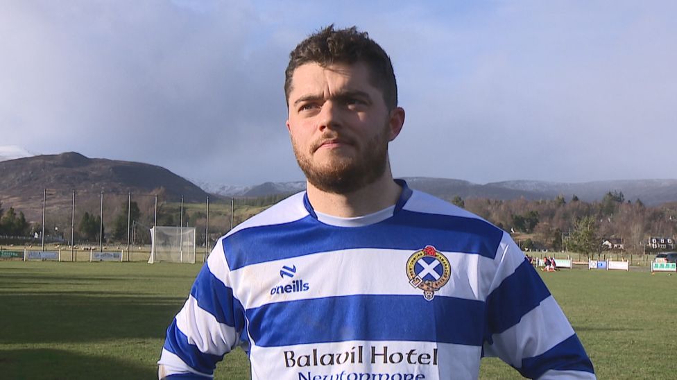 Ceann a' Ghiùthsaich fhathast aig a' mhullach - Naidheachdan a' BhBC