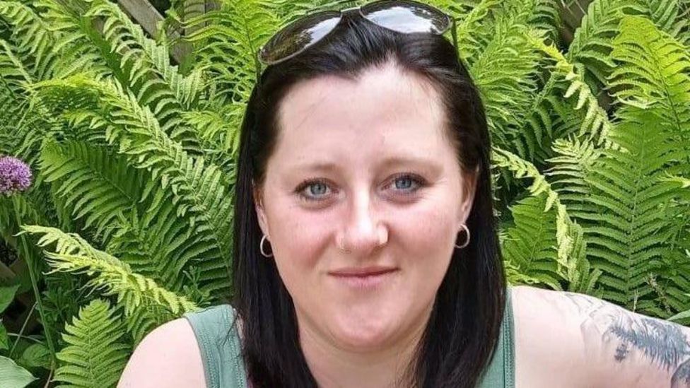 Polycystic ovary syndrome: Women say they were 'ignored' by GPs - BBC News