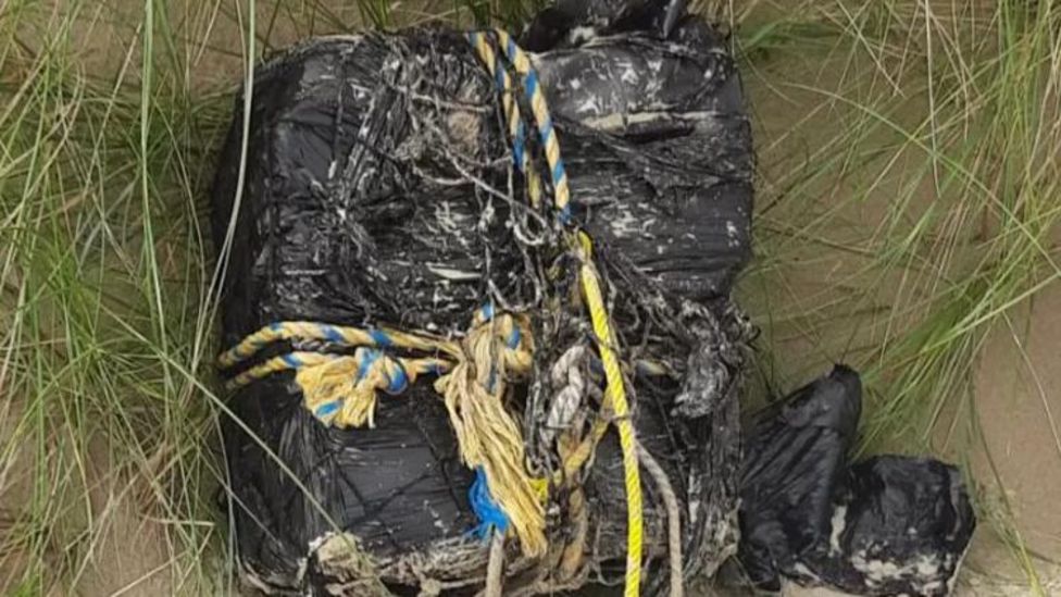 Donegal: Searches continue after drug packets found on beaches - BBC News