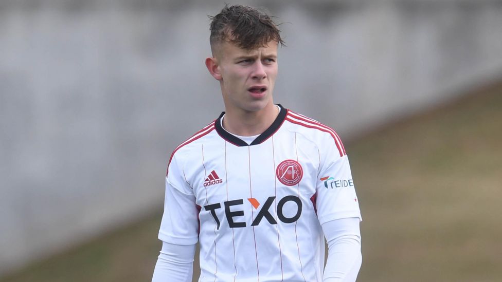 Aberdeen: Adam Emslie joins Formartine United on loan - BBC Sport