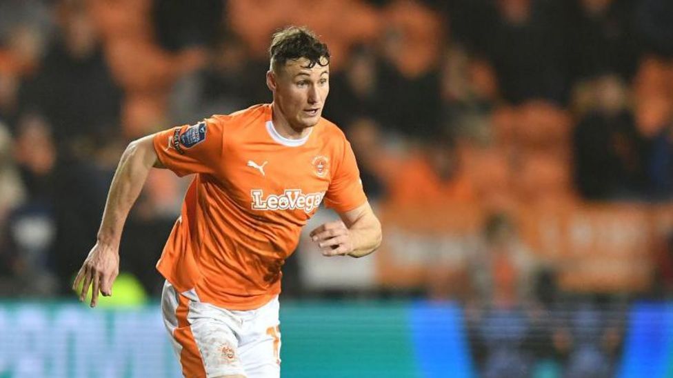 Matty Virtue: Blackpool midfielder joins Fleetwood Town - BBC Sport