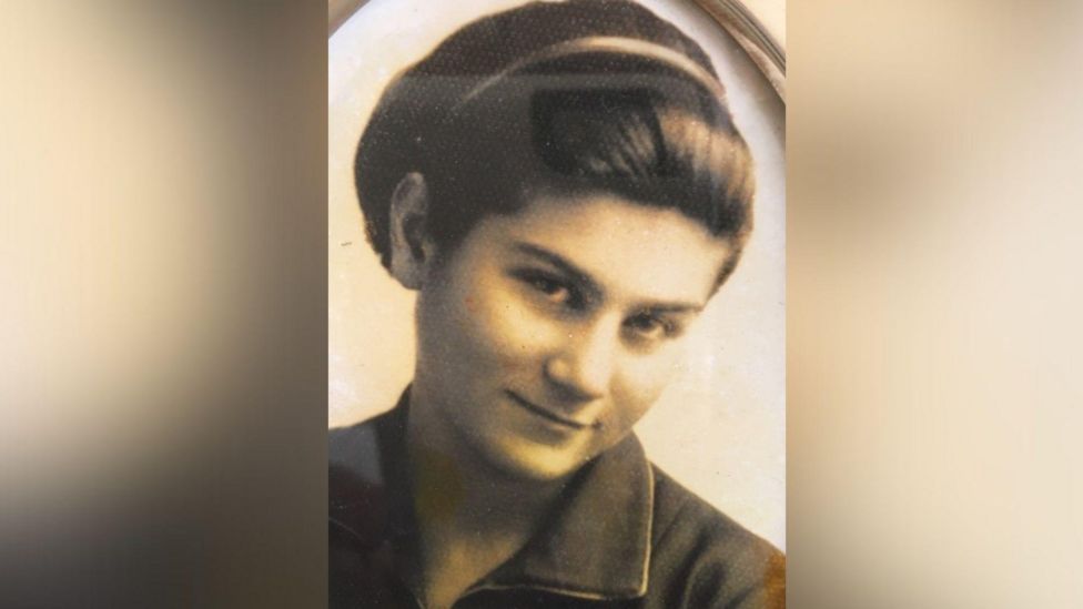 Holocaust Memorial Day: Letter exhibition recounts WWII act of kindness ...
