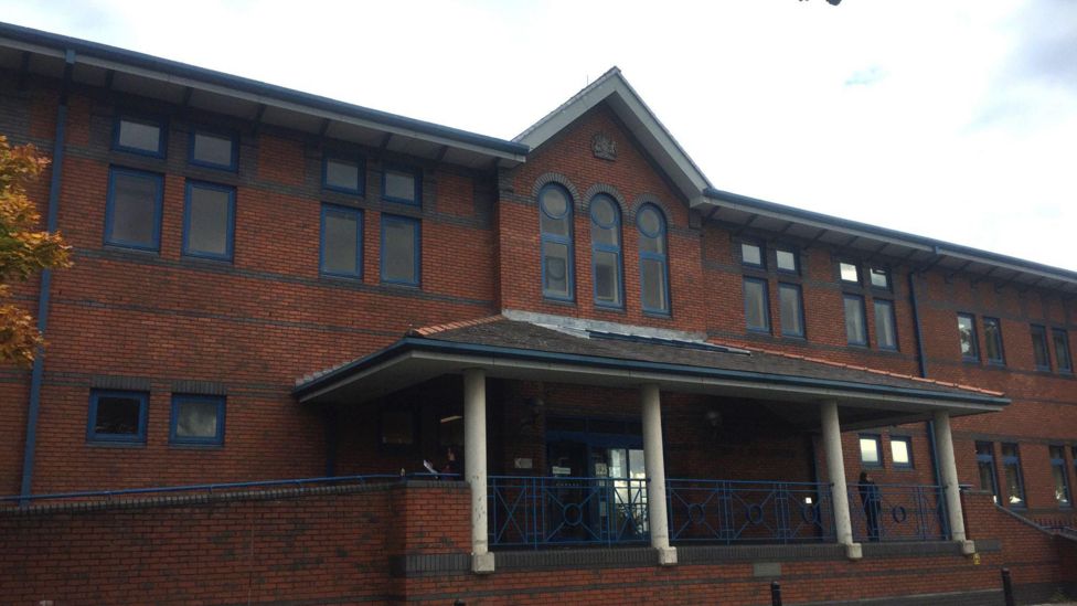 Sheffield teacher Simon Murch jailed for raping girl,12 - BBC News