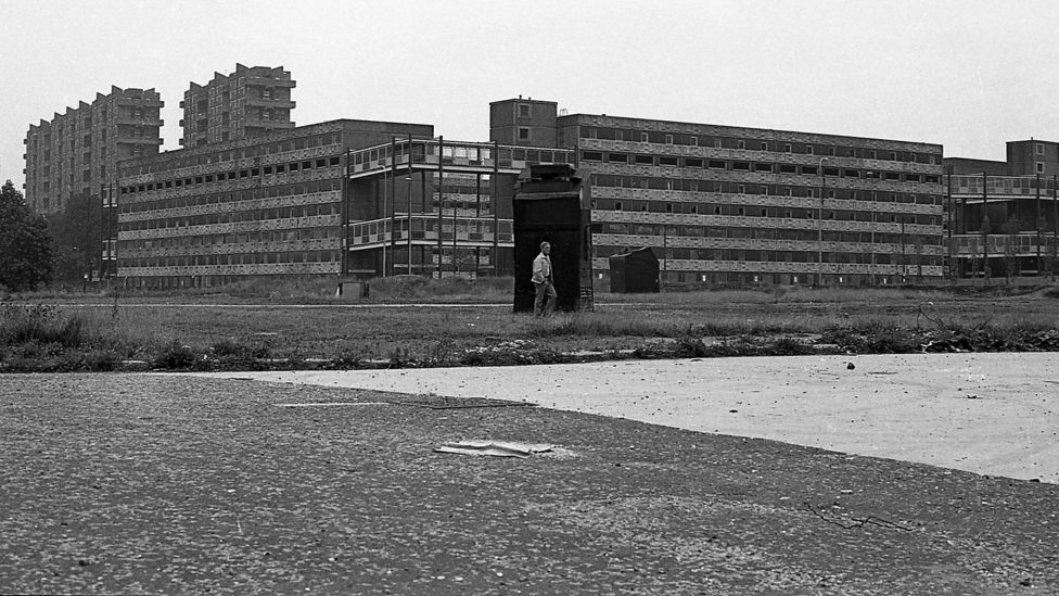 Post punk city: Glasgow remembered in photography book - BBC News