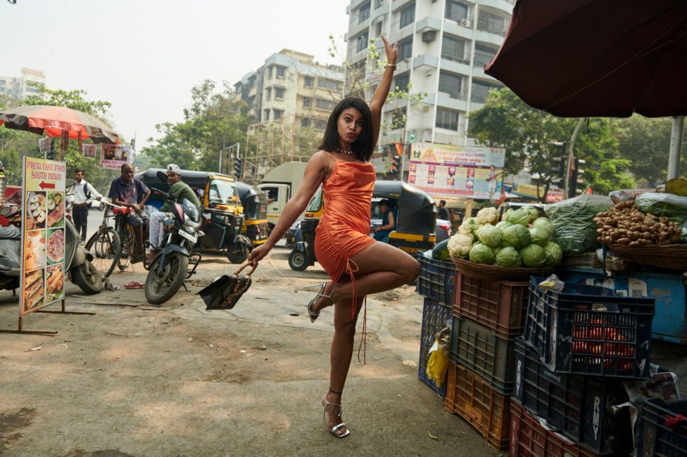 How to be a model in Mumbai, the ‘city of dreams’ - BBC