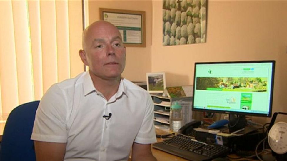 'Patients save up problems for their GP appointments' - BBC News