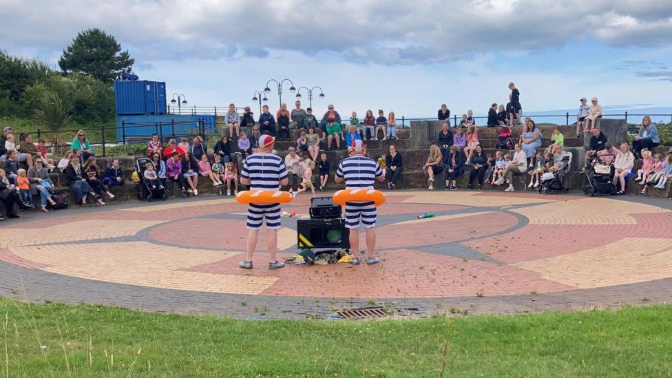 Evesham £250k amphitheatre opens - BBC News