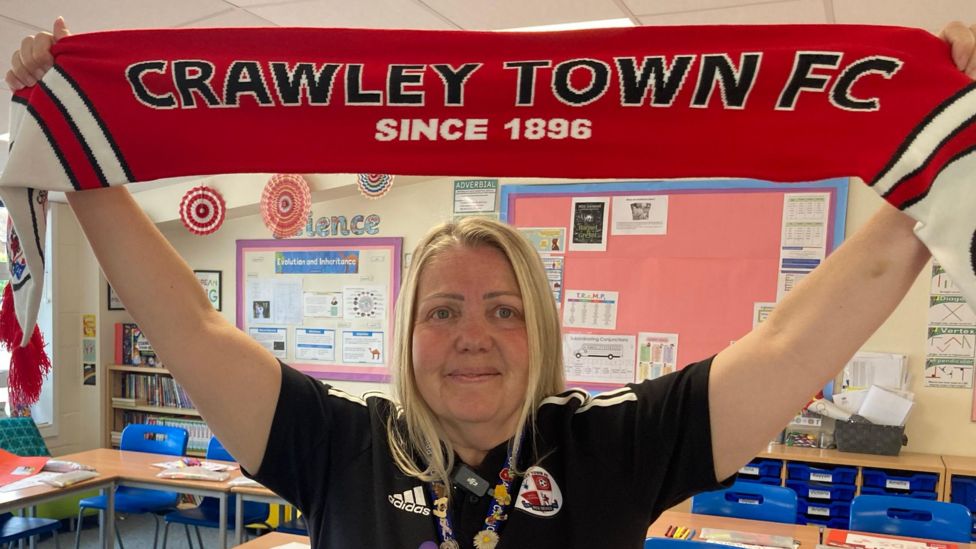 Crawley community prepares for historic Wembley match - BBC News