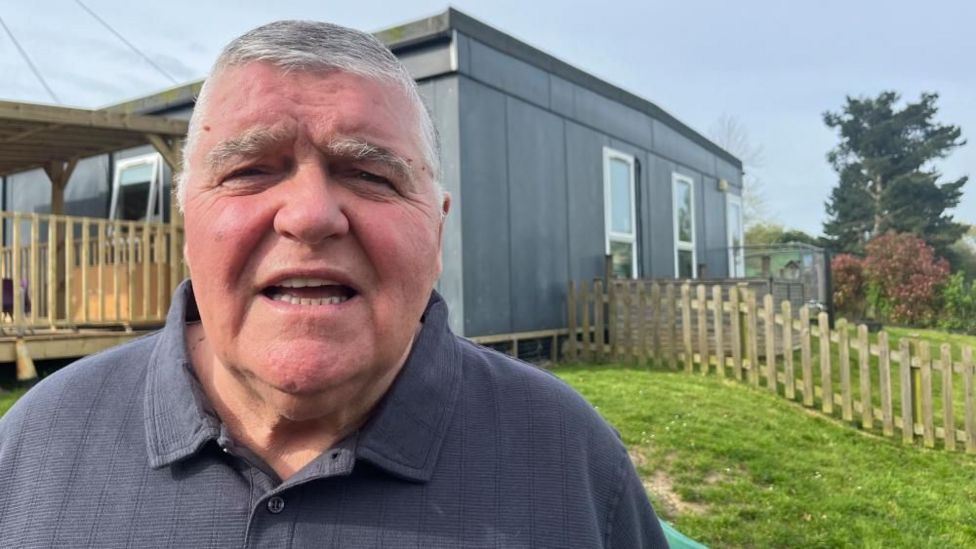 Acle pre-school loan vote brings relief to staff and families - BBC News