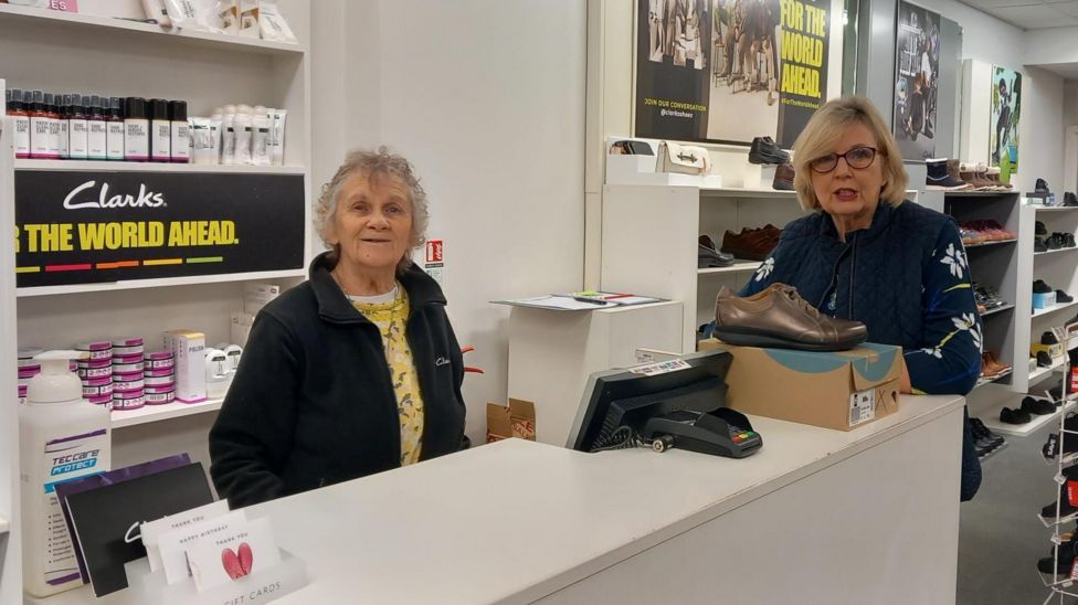 Dorset: Clarks shoe shop worker does last shift of 70 year career - BBC ...