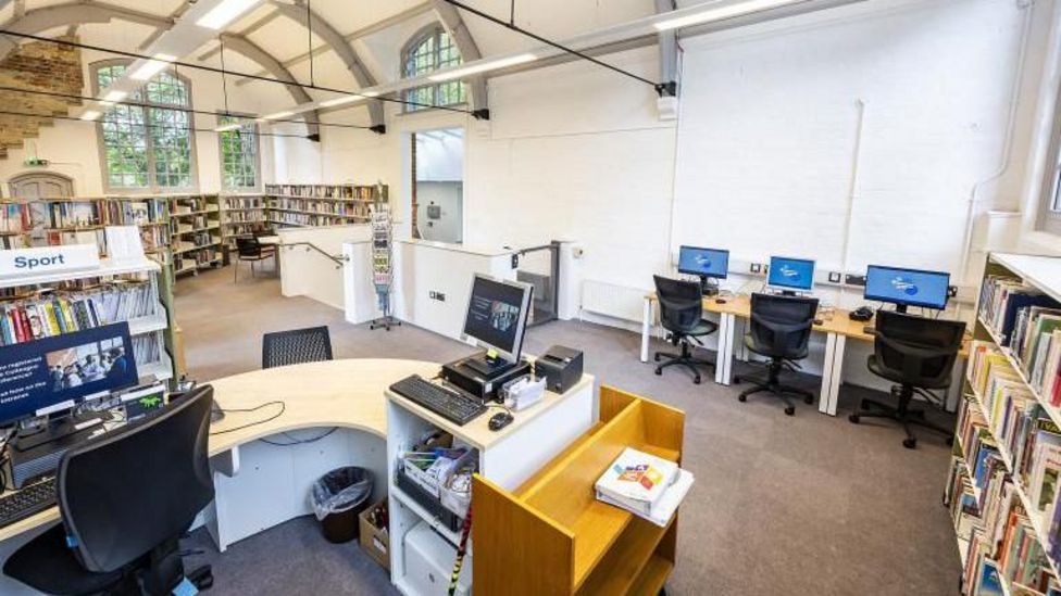 Twyford: New library in listed building now open - BBC News