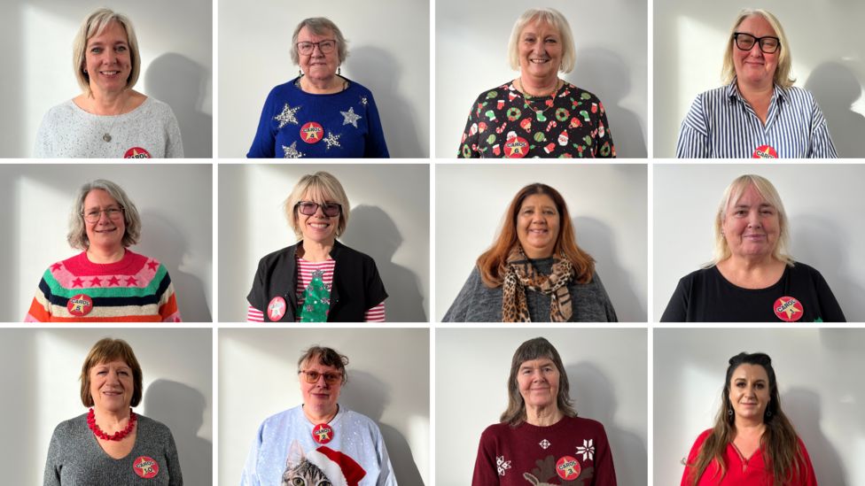 Choir of Carols sing Christmas carols together - BBC News