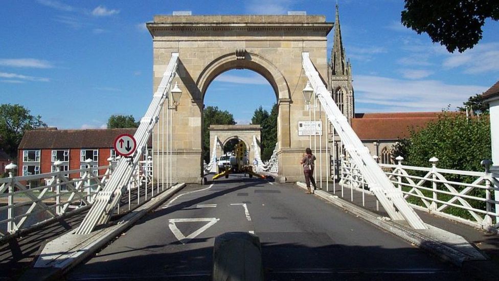 Marlow Bridge to partially close for inspection - BBC News