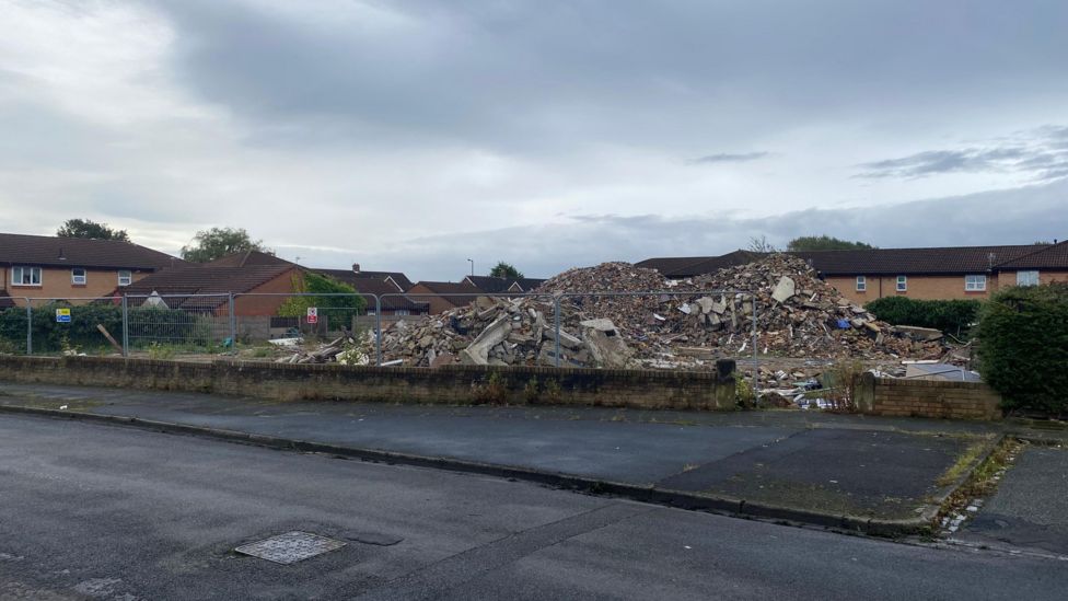 Enforcement notice issued to clear demolished Hartlepool pub - BBC News