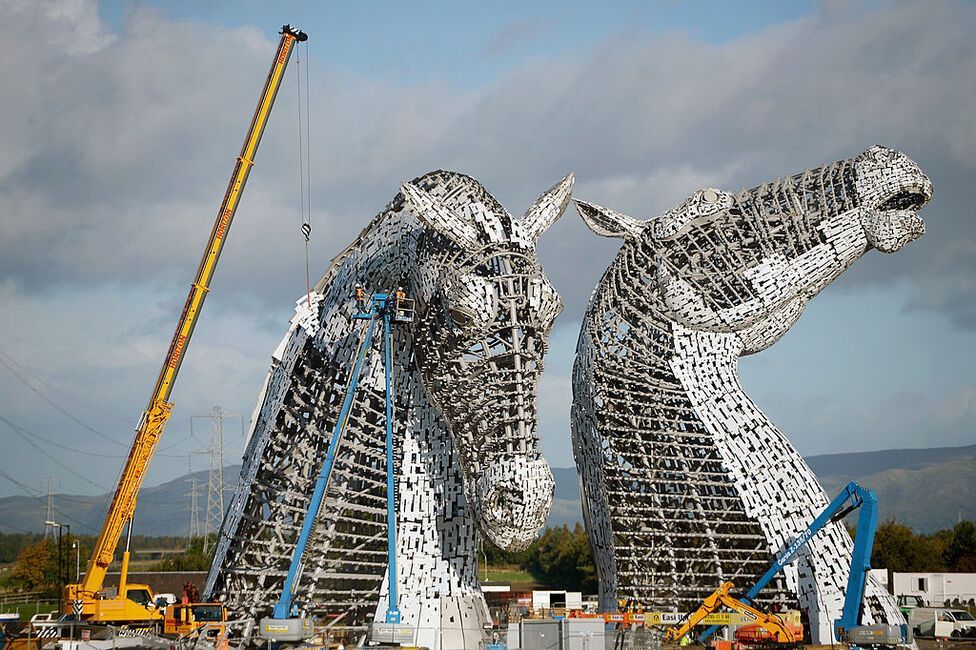 The Kelpies: Ten years of the world's largest horse sculptures - BBC News