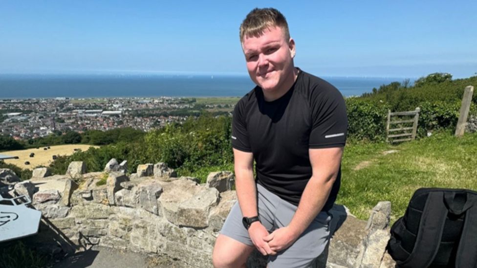 Former non-runner starts Stoke-on-Trent running club - BBC News